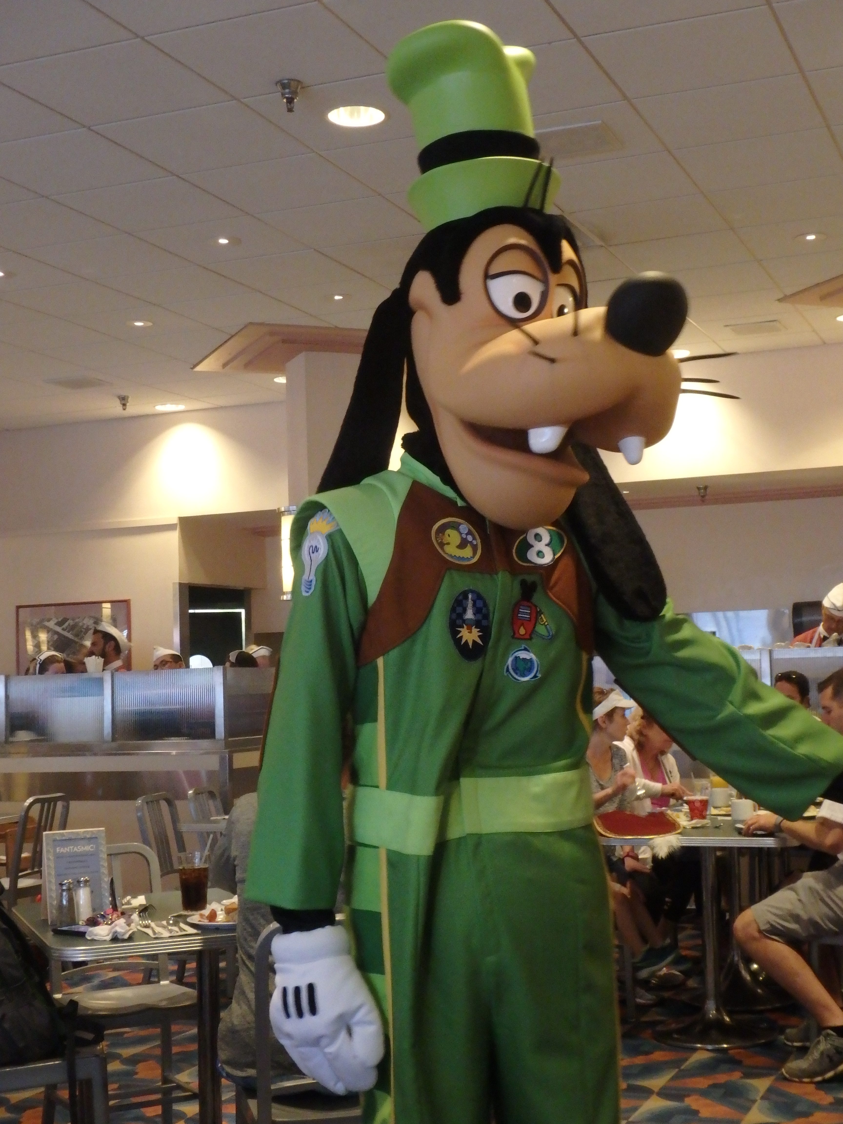 Roadster Racers Goofy comes to Hollywood & Vine - Clubhouse World ...